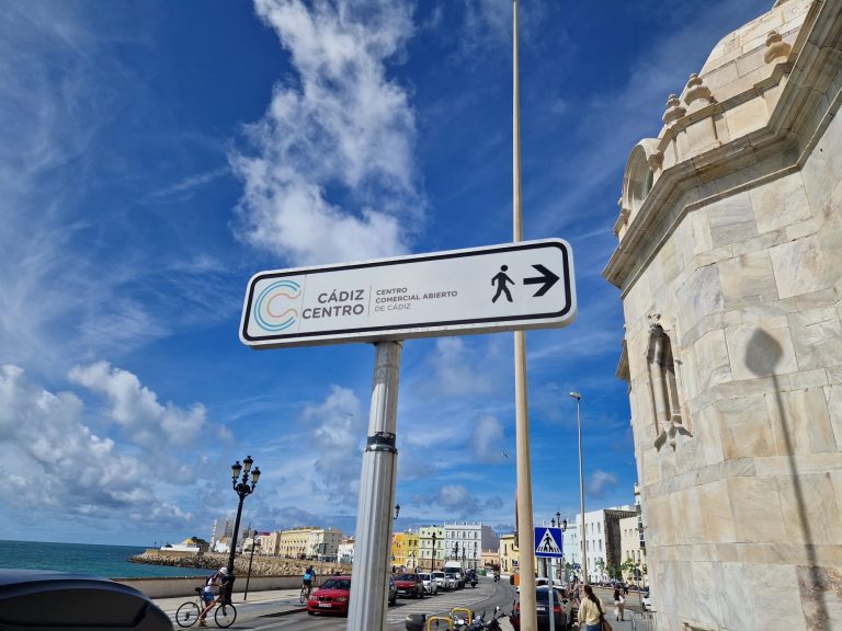Cádiz designs its smart signage plan with Sismotur | Sismotur